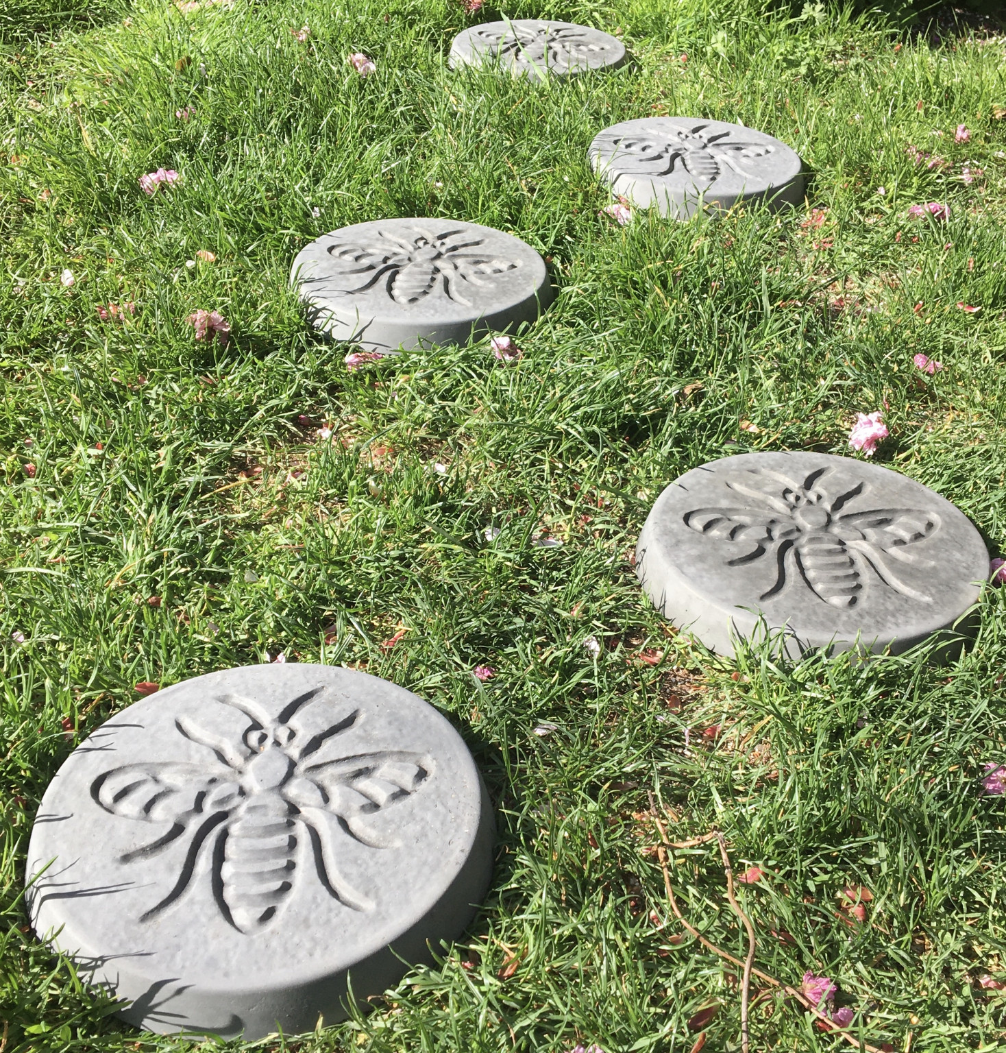 Bee Stepping Stones