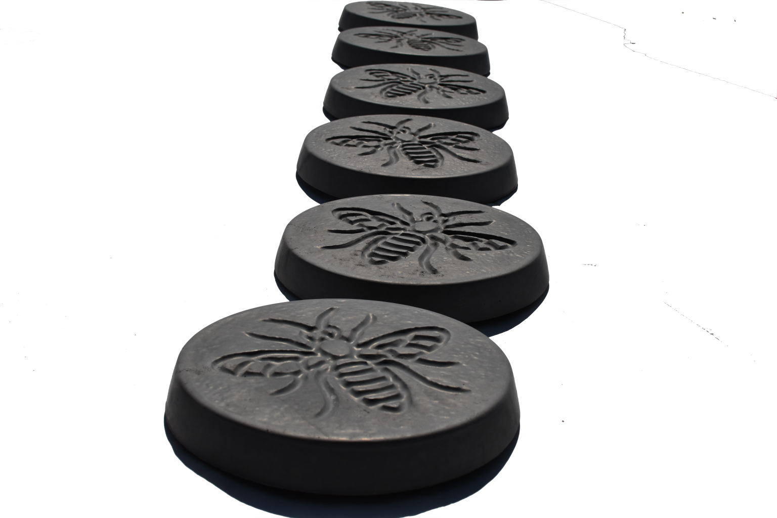 Decorative Bee Stepping Stones: Personalize Your Outdoor Space