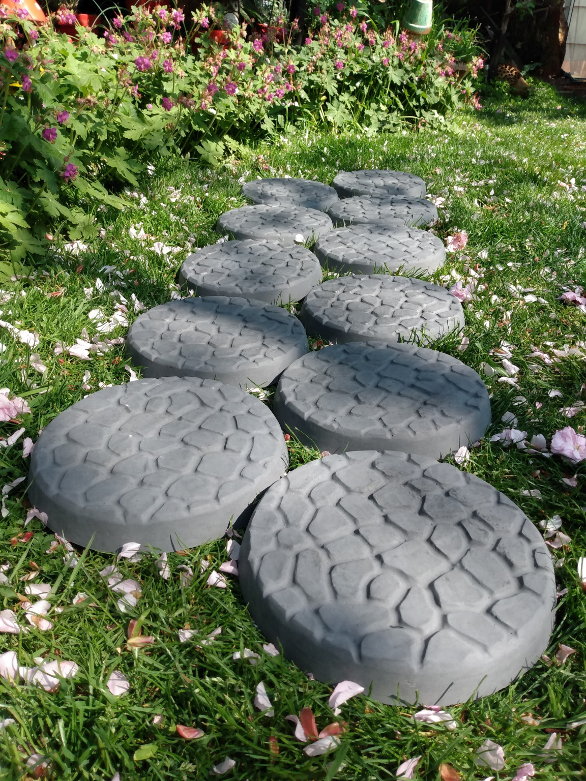 Decorative Cobbled Stepping Stones - (Pack of 6)